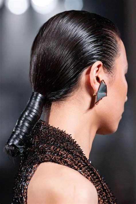 Pin By Theishjournal On Hair Minimalist Hairstyle Sleek Hairstyles