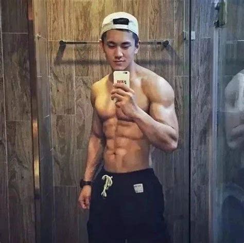 不去健身房，如何在家虐出八块腹肌？训练动作背部