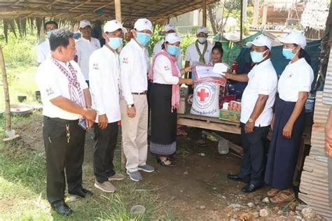 ថ្នាក់ដឹកនាំខេត្តកំពង់ឆ្នាំង ចុះចែកអំណោយមនុស្សធម៌ ដល់ប្រជាពលរដ្ឋងាយរងគ្រោះចំនួន