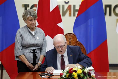 Канад Улсын Парламентын Сенатын танхимын дарга Жорж Ж Фюригийн албан