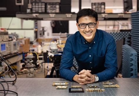 Shapeshifting Antenna Array Boosts Antenna Power