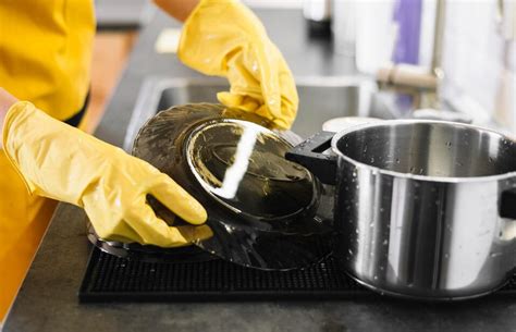 Як повернути блиск ефективні способи чищення каструль із нержавіючої сталі Читайте на Ukr Net