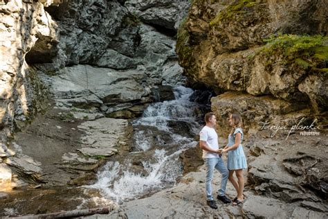 Crowsnest Pass Starcreek Engagement Photos [meagan And Jesse]
