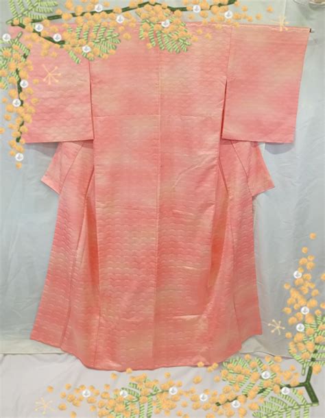 【流鏑馬装束】のための寿光織、緑の流鏑馬走路に映えるオレンジ メルカリ