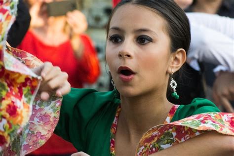 Premium Photo Girl Dancing Spanish Dance