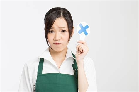 유토이미지 바투 마크를 가진 여성 점원