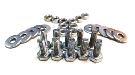 น๊อตหัวเหลี่ยมพร้อมแหวนและตัวเมีย 3 8 นิ้ว X ยาว 1 นิ้ว ชุบขาว ชุด 10 ตัว ลดราคา Itoolmart