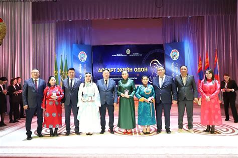 Монгол Улсын Ерөнхийлөгчийн зарлигаар Эхийн алдар 2 дугаар зэргийн одонгоор шагнагдсан