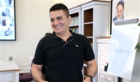 سرمربی قرن مشاور عالی فدراسیون کشتی شد محمد بنا در آغوش علیرضا دبیر