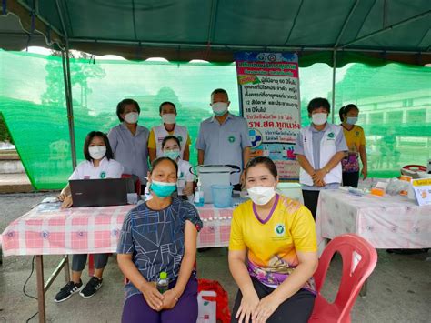 รพ พนมไพรออกให้บริการวัคซีนโควิด 19 เข็มที่1 ในชุมชนตำบลพนมไพร ตามแผนวันสุดท้าย ณ บริเวณหน้า