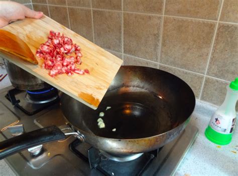 腊肠炒扁豆怎么做 腊肠炒扁豆的做法 豆果美食