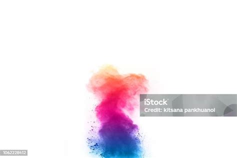 추상 분말 Splatted 배경입니다 흰색 바탕에 화려한 분말 폭발입니다 색깔된 구름입니다 다채로운 먼지 폭발 페인트 Holi입니다 0명에 대한 스톡 사진 및 기타 이미지