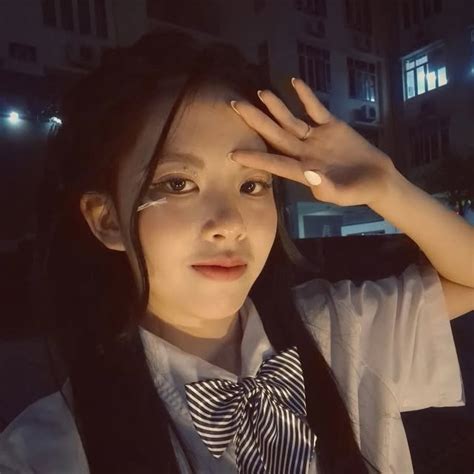 Lily Lily180607 • Threads Say More