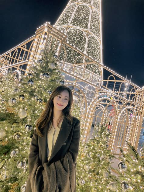 3ye 커뮤니티 포스트 우리 오늘 오후 6시에 라이브 진행합니다 써드아이와 함께 즐거운 시간 보내용~ 많이 많이 보러 오세요🎉 미리 Merry Christmas🎄 유지