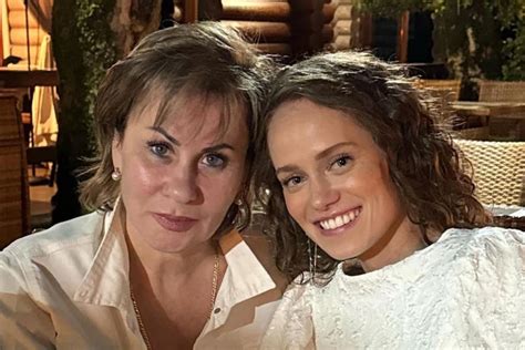 Мать Гарика Харламова публично обратилась к Ковальчук Вокруг ТВ