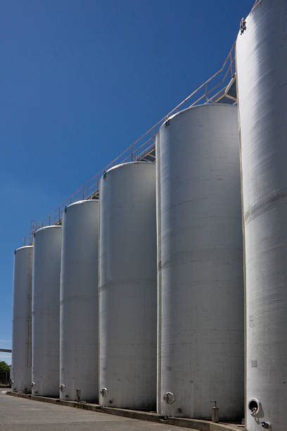 530 Silos Y Tanques Fotografías De Stock Fotos E Imágenes Libres De