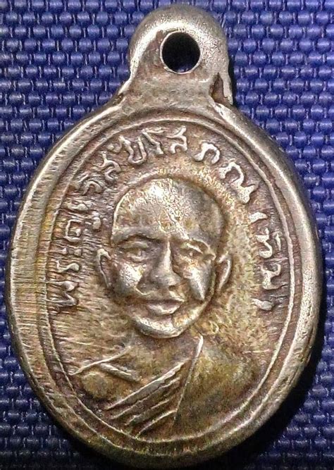 เหรียญหลวงปู่ทวด วัดช้างให้ พิมพ์เม็ดแตง บล็อควงเดือน เนื้ออัลปาก้าชุบนิกเกิล ปี 2508 Ennxo