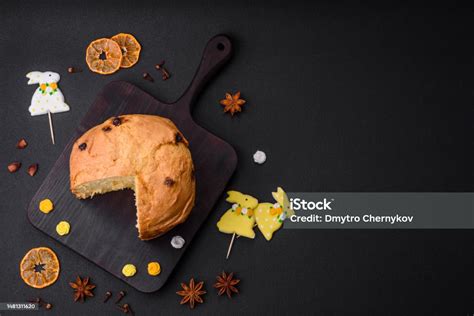 건포도와 설탕에 절인 과일을 곁들인 부활절 케이크 또는 파네톤 0명에 대한 스톡 사진 및 기타 이미지 0명 과일 과일 케이크 Istock