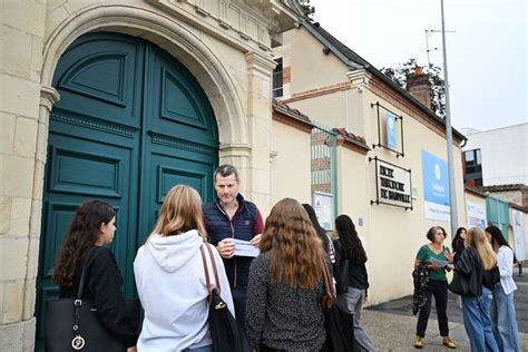 Les Personnels Du Lycée Banville à Moulins Alertent Sur Une Baisse De