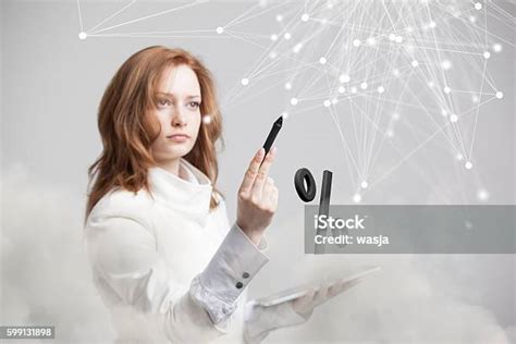 여자 표시중 기호까지 백분율 은행 예금 또는 판매 컨셉입니다 3차원 형태에 대한 스톡 사진 및 기타 이미지 3차원 형태 개념 개념과 주제 Istock