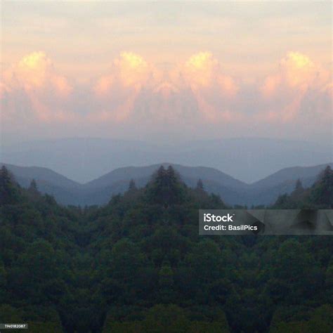 산에서 석양 일몰에 화려한 구름과 그림자의 추상 사진 콜라주 3 0명에 대한 스톡 사진 및 기타 이미지 0명 경관 구름 Istock