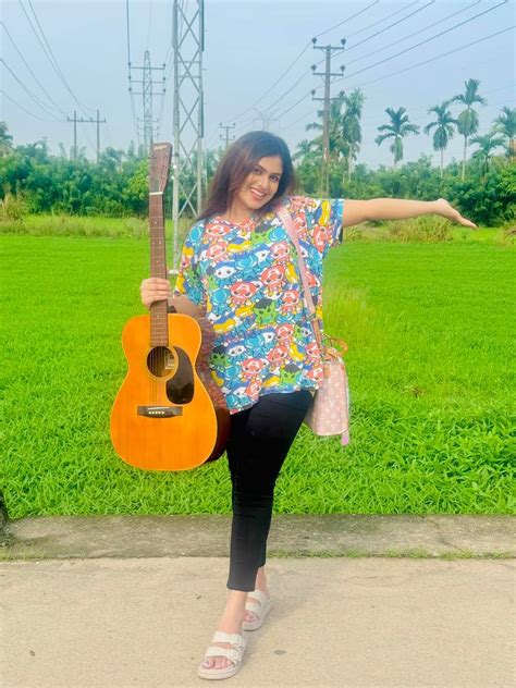 Emasha Seneviratnes Feet