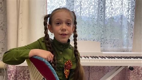 Ученица 1 В класса Быкова Кристина принимает участие во Всероссийской акции Песни Победы