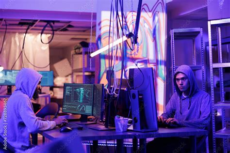 Foto Stock Hackers Collaborating While Coding Virus Software Doing Illegal Activities And