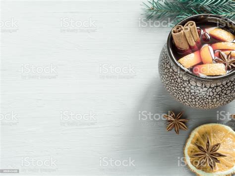 크리스마스 Mulled 와인 계 피 오렌지와 세라믹 양동이에 아니 스 공간 복사 0명에 대한 스톡 사진 및 기타 이미지 0명 겨울 계절 Istock