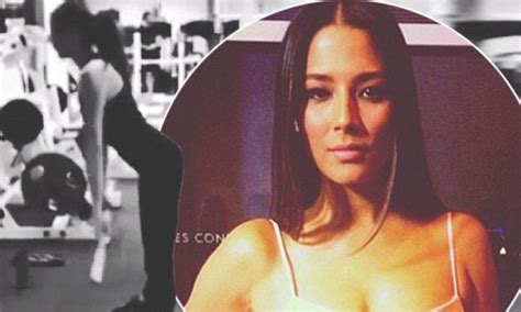 Jessica Gomes Flaunts Her Taut Derriere In New Workout Video Daily Mail Online