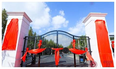 闵行这所高校“喜提”新校门，可以“穿越时空”