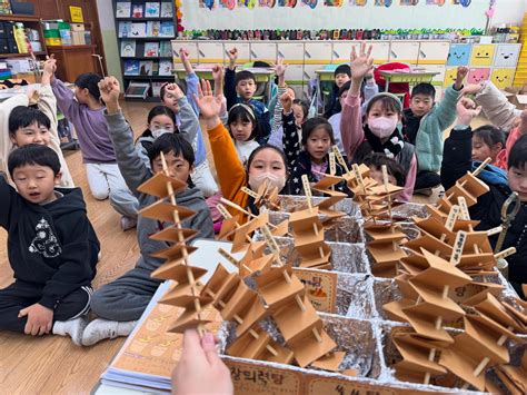 이슬기 은가비들의 행복누리 ☘️네잎클로버는 행운을 가져온다지만~ 세잎클로버는 행복의 뜻을 갖고 있는거 아시죠 일상속에 늘 있는 소소한 행복을 서로 공유해봤어요 ☘️
