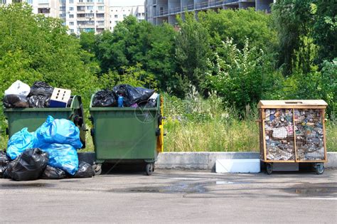 城市里的垃圾箱里装满了垃圾来自垃圾塑料垃高清图片下载 正版图片504334807 摄图网