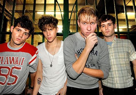 Portamento El Complejo Ritual De Dolor Y Confort De The Drums Cumple