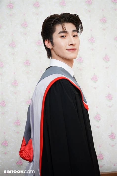 บลู พงศ์ทิวัตถ์ บัณฑิตป้ายแดงเกียรตินิยมอันดับ 1 แฟนๆ แห่ให้กำลังใจสุดอบอุ่น