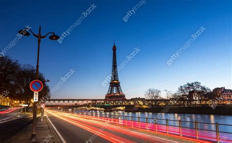 Sunrise At The Eiffel Tower In Paris Along The Seine 이미지 636173868 게티이미지뱅크