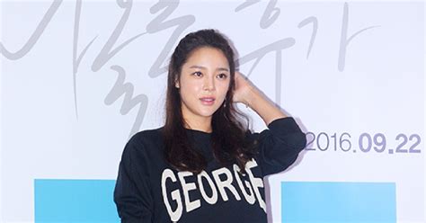 [td포토] 박시연 언밸런스 스커트에 드러난 각선미