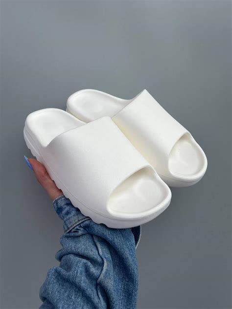 Шлепанцы женские белые резиновые — цена 650 грн в каталоге Шлепанцы Купить женские вещи по