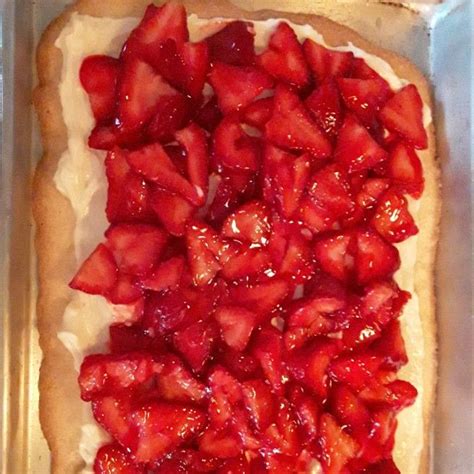 Strawberry Pizza With Sugar Cookie Crust Recipe