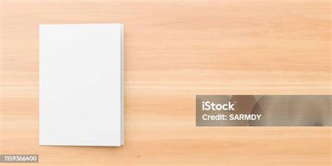 빈 흰색 강화 A4 크기 단일 포켓 폴더 나무 배경에 고립 된 조롱 3d 일러스트레이션 0명에 대한 스톡 사진 및 기타 이미지 0명 공란 깨끗한 Istock