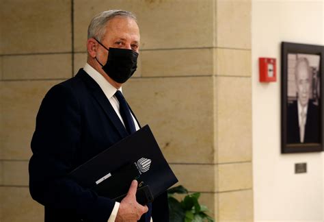 غانتس يطالب بتجميد اتفاق نقل النفط الإماراتي عبر إسرائيل