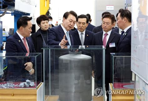 Sk실트론 실리콘 웨이퍼 생산시설 시찰하는 윤석열 대통령 연합뉴스