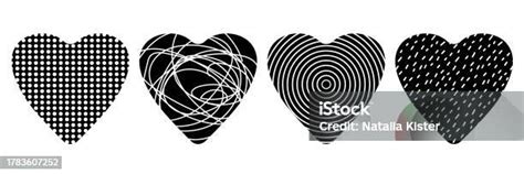 추상적인 요소가 있는 하트 세트 벡터 일러스트 레이 션 기하학적 모양입니다 흑백의 실루엣에 하트의 흔적이 다른 무늬가 들어가 있습니다 이상하고 부정적이고 미친 사랑의 상징