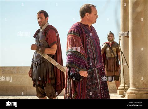 Joseph Fiennes Body