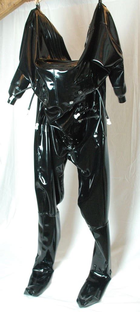 The New Seriouskit Electro Stim Rubber Vacuum Suit A Photo On