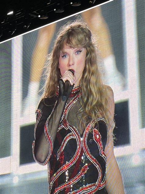 여전히 곱슬인 테일러 스위프트  인스티즈 Instiz 이슈 카테고리