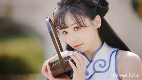 Eyvyueguang On Twitter 面对紫颜小仙紫的诱惑，恐怕还真没几个男人顶得住的。对这种骚鸡就要狠狠肏烂她的小骚屄，把鸡巴一口气插到底，揉着她的奶子，边掐奶头边肏屄，肏得小