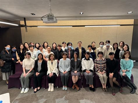 台中︱民安中醫診所︱李艾玲醫師 李艾玲院長很榮幸受邀參加醫學研討會，跟與會的醫護人員分享「中醫在乳癌治療上的角色」