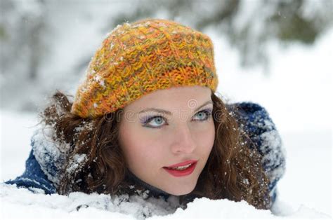 Pretty Woman Portrait Outdoor Stock Image Image Of Frost Activity