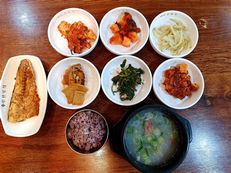 알찬밥집 3월 18일 수요일 알찬밥집 1호점 알찬밥상 7000원 고등어구이 사골곰국 배추김치 깍두기 어묵볶음 감자채볶음 마파두부 시금치나물 홍대입구